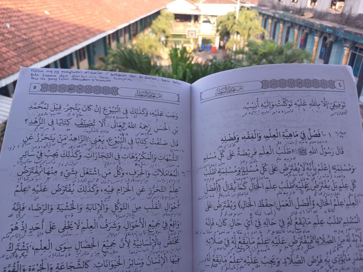 Hakikat Ilmu dalam Kitab Ta'limul Mutaa'allim - PPTI AL FALAH SALATIGA